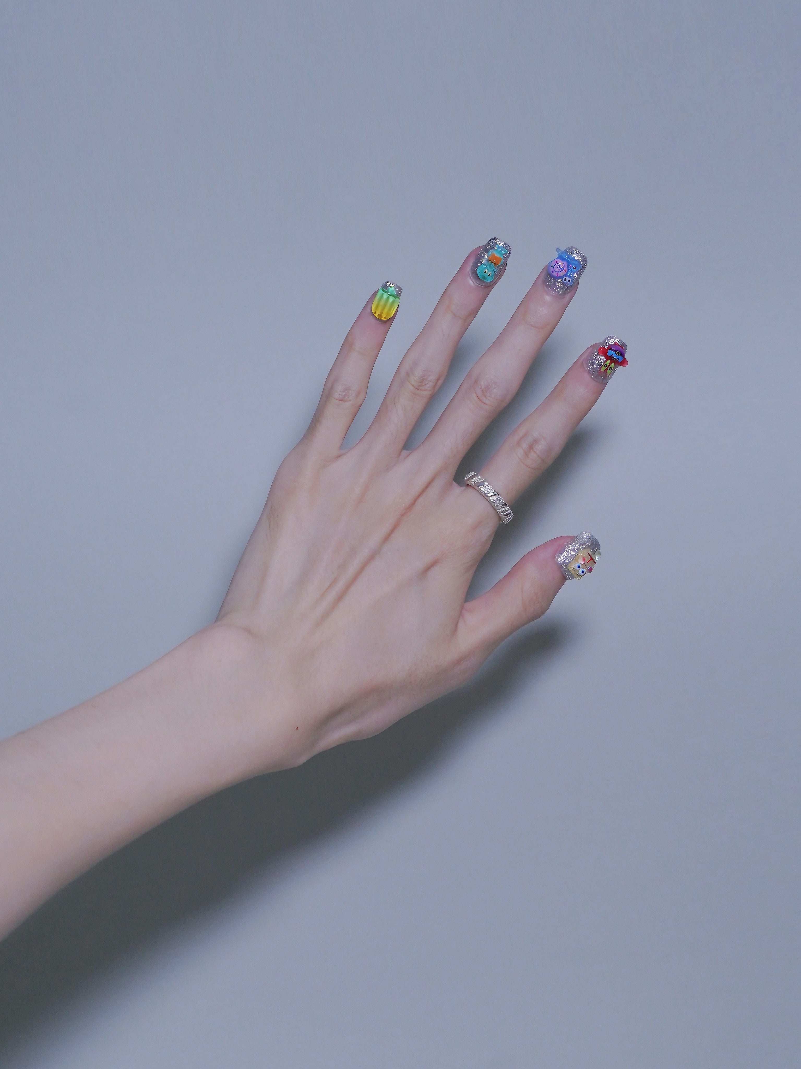 Short Rounded Shiny Silver 3D Cute Spongebob Press On Nails – Buyrii